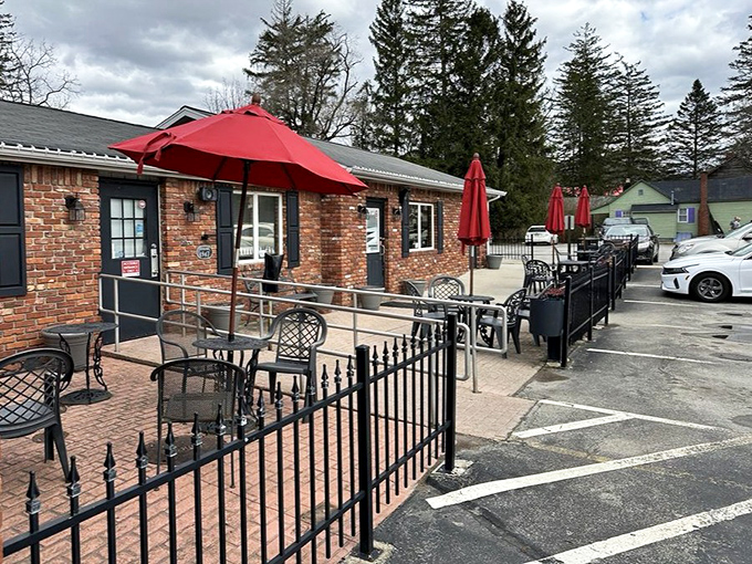 The outdoor seating lets you enjoy your treats while pretending you're getting fresh air and exercise.