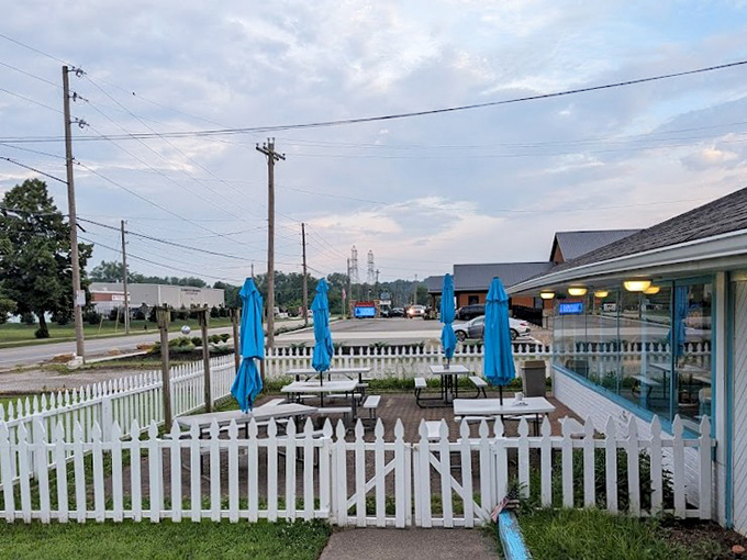 The outdoor patio doesn't just offer fresh air&mdash;it provides the perfect stage for enjoying comfort food while watching the world roll by.