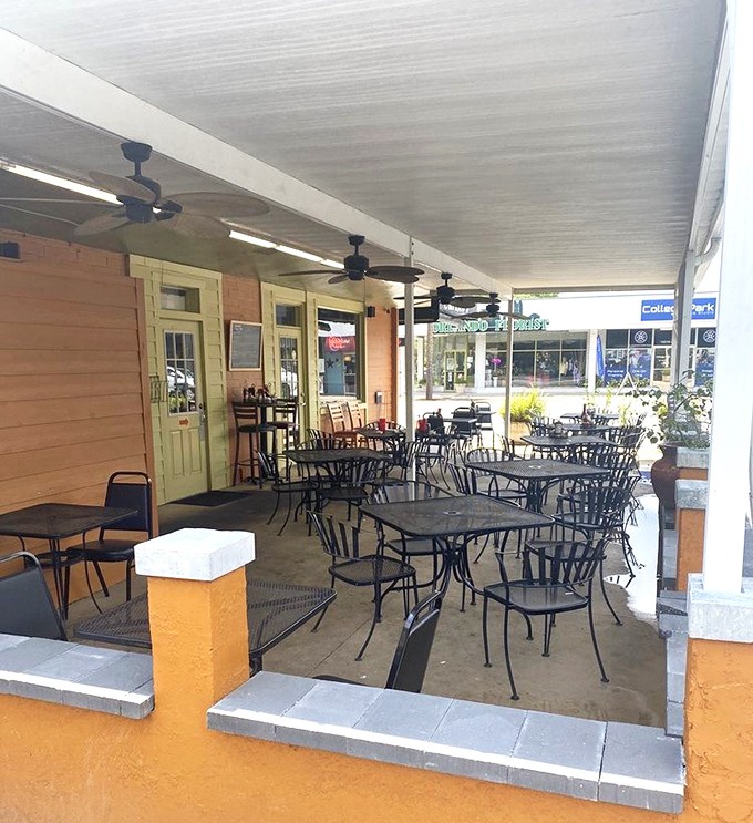 The outdoor seating area offers Florida's version of al fresco dining &ndash; palm trees, gentle breezes, and the occasional curious lizard.