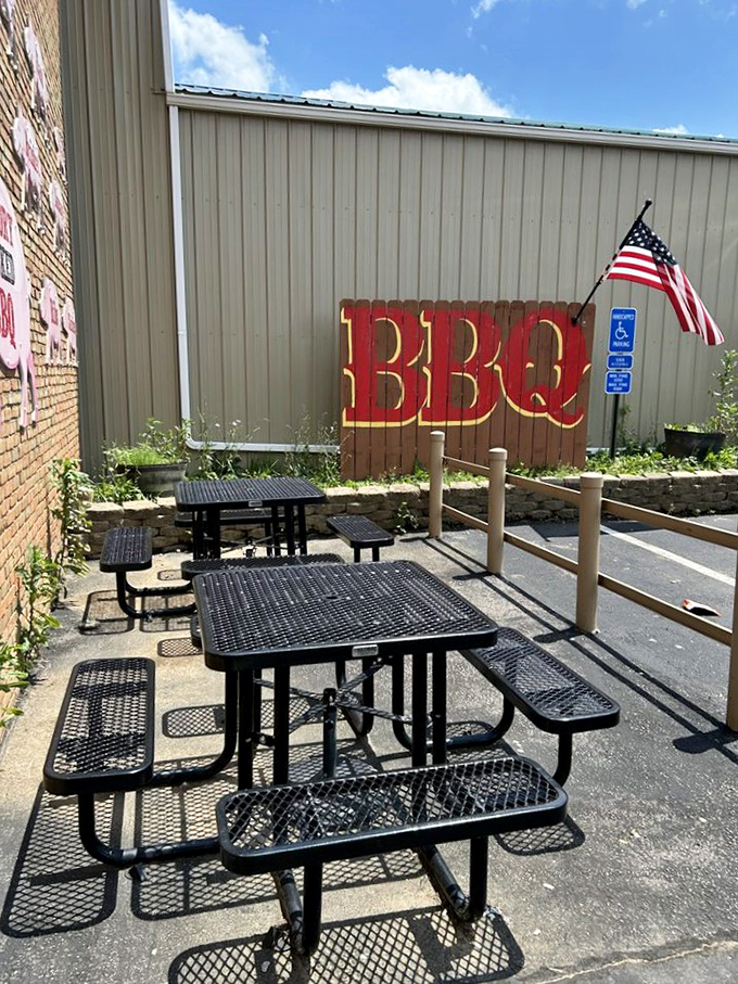 Al fresco dining, barbecue style. These outdoor tables offer the perfect spot to contemplate the meaning of life while sauce drips down your arm.