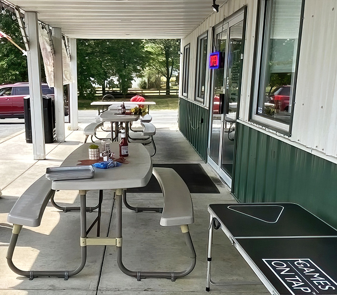 Outdoor seating for those who can't wait to dig in&mdash;or who need extra elbow room for serious rib navigation.