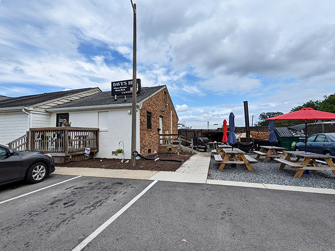 Dave's outdoor area welcomes you with picnic tables and the promise of meat-induced happiness under Virginia skies.