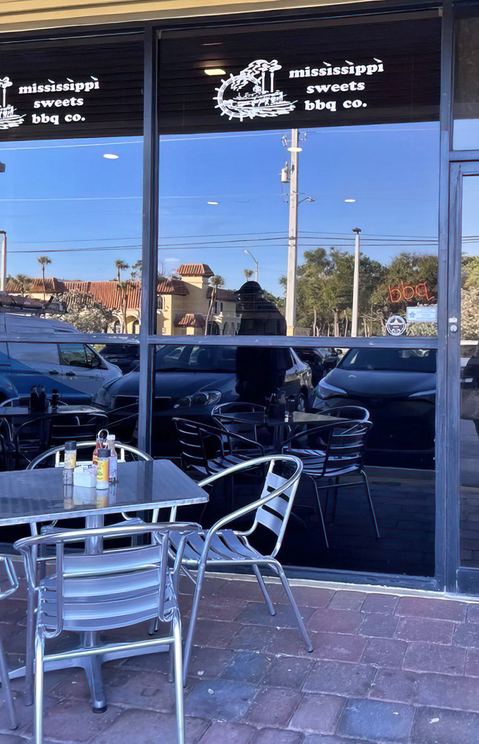 Outdoor seating lets you savor your barbecue while watching Boca Raton life unfold before your eyes.