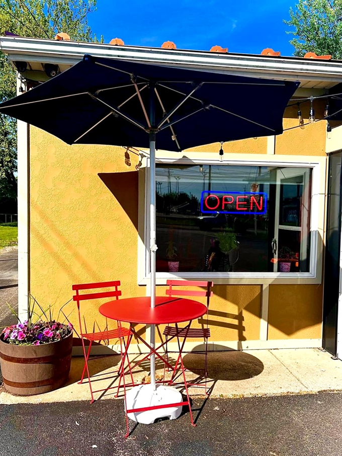 Al fresco dining, Pennsylvania-style: where the breeze is fresh, the table is red, and the pasta awaits just steps away.