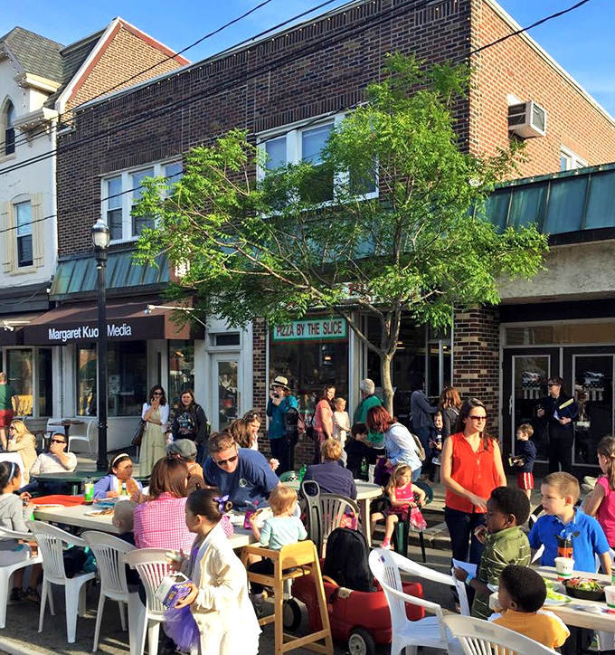 Al fresco dining Media-style &ndash; where the people-watching is almost as good as the pizza eating.