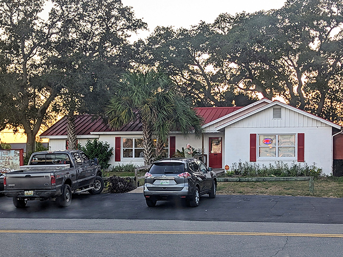 As the sun sets behind the palms, cars fill the lot&mdash;locals and travelers alike drawn by reputation rather than flashy advertising or gimmicks.