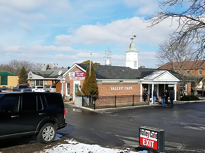 Even on a winter day, Valley Caf&eacute;'s parking lot fills with cars bearing license plates from counties far and wide&mdash;taste knows no boundaries.
