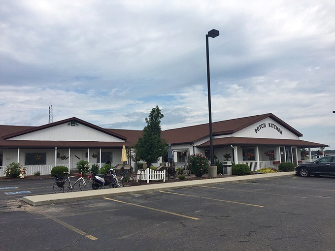 The parking lot fills early&mdash;a testament to food worth setting an alarm for. Arrive late and you'll be circling like a vulture.