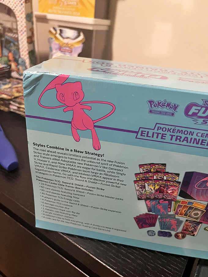 Elite Trainer Boxes: the Swiss Army knife of Pok&eacute;mon collecting. Everything you need for victory packaged in eye-catching artwork.
