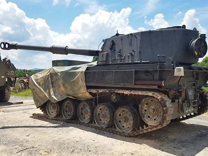 Self-propelled artillery that reminds you why military engineering deserves serious respect and admiration.