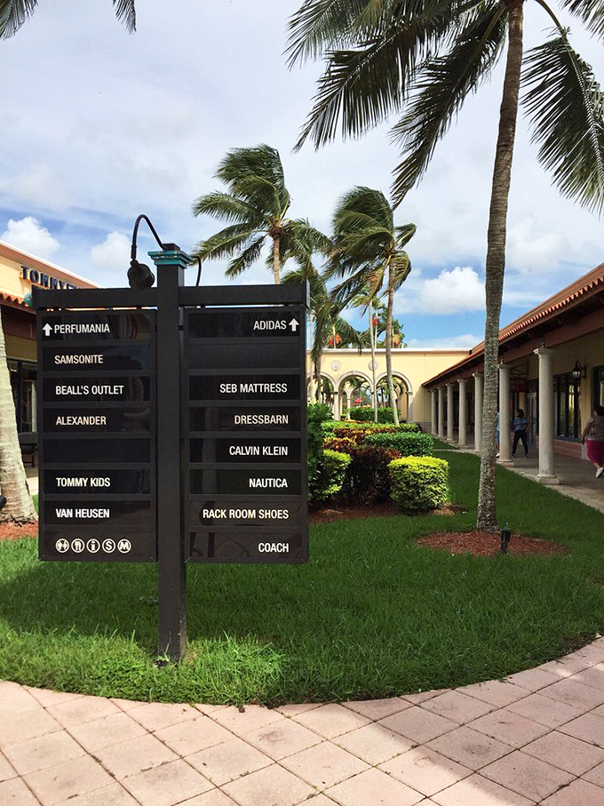 Directional signs prevent shopping panic attacks: "Where was that Calvin Klein store again?" becomes a question of the past.
