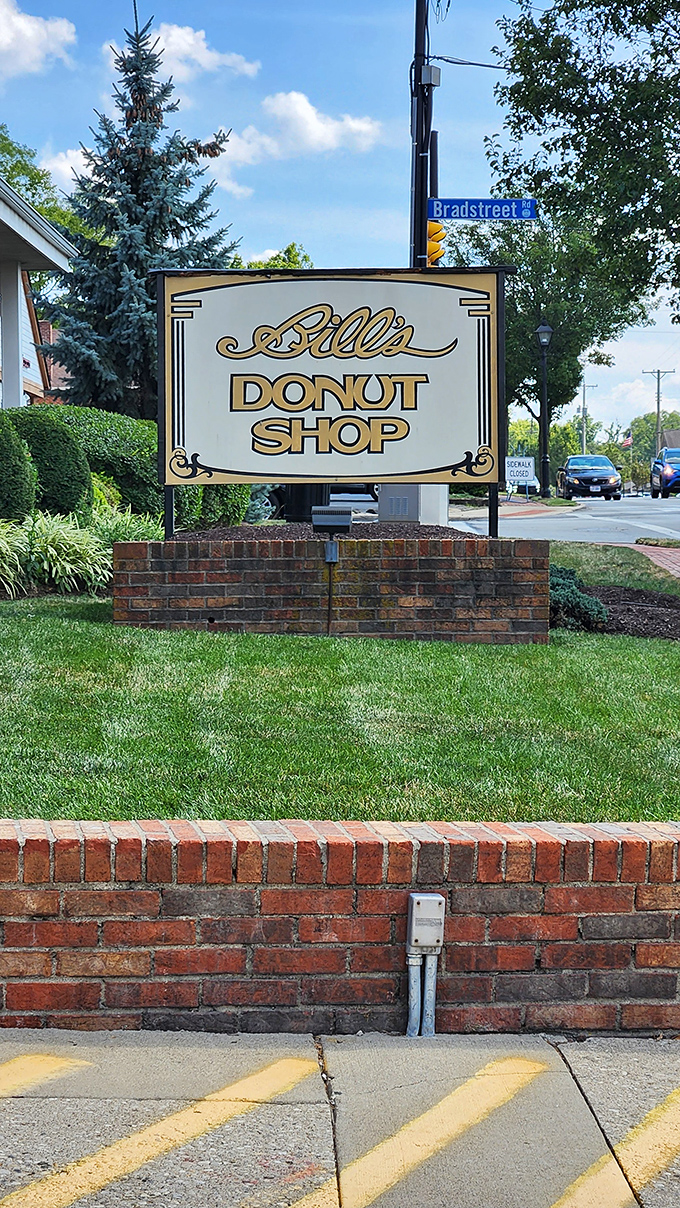 The iconic sign at Bradstreet Road has directed generations of Ohioans to their donut destiny since the days of disco.