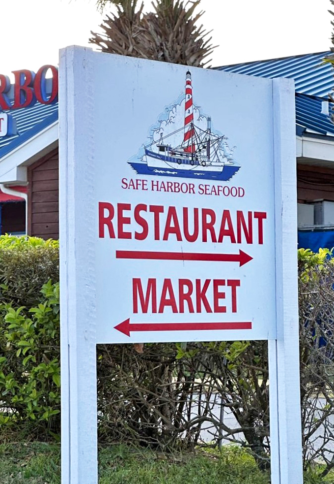 Follow the arrows to find both restaurant and market &ndash; it's like a choose-your-own seafood adventure.