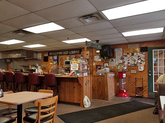 The dining room has all the warmth of a family kitchen, minus the dishes you'd have to wash afterward. Win-win.