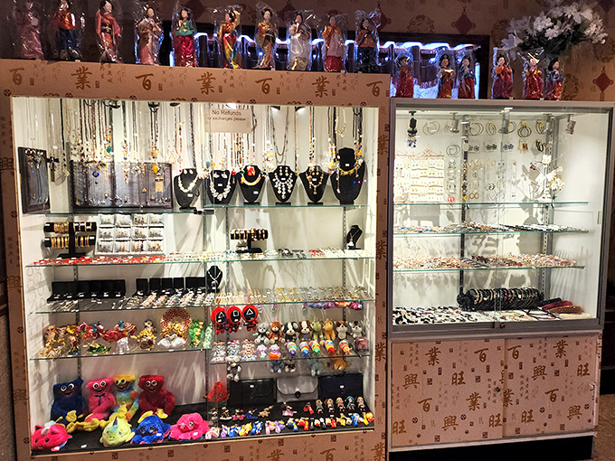 Beyond food, King Buffet offers a treasure trove of decorative items and jewelry. Feast for the eyes after feasting for the stomach.