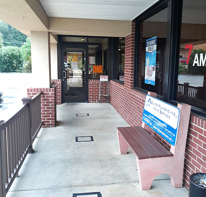 A simple bench welcomes hungry patrons. The wait might test your patience, but your stomach will thank you.