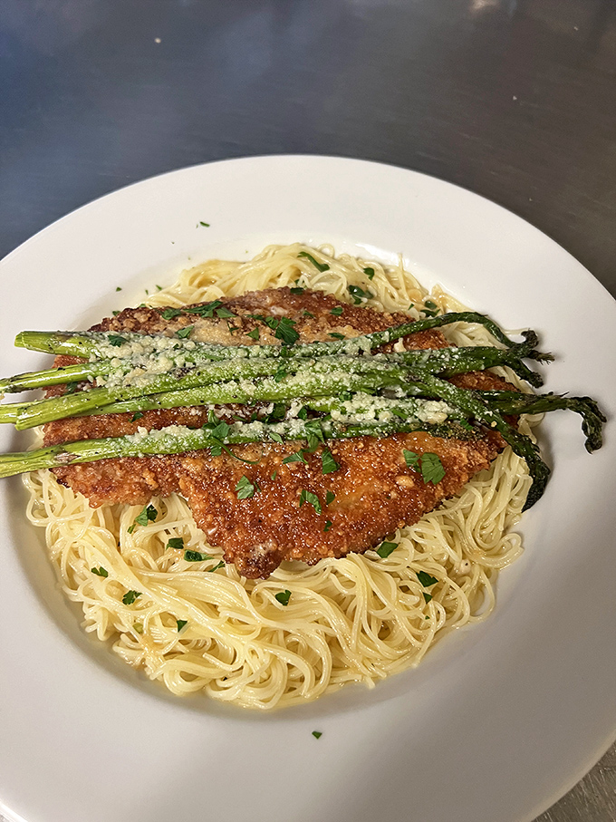 Angel hair pasta living its best life with perfectly seared chicken and asparagus. Simplicity that doesn't need to shout.