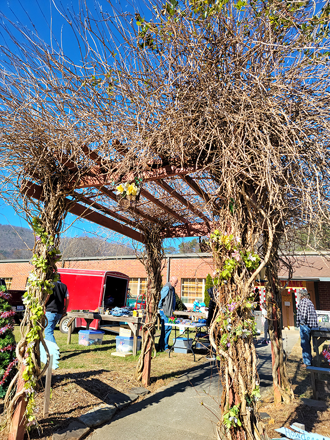 Nature creates its own entrance to the outdoor section, where seasonal vendors set up under blue mountain skies. Even the architecture tells stories here.