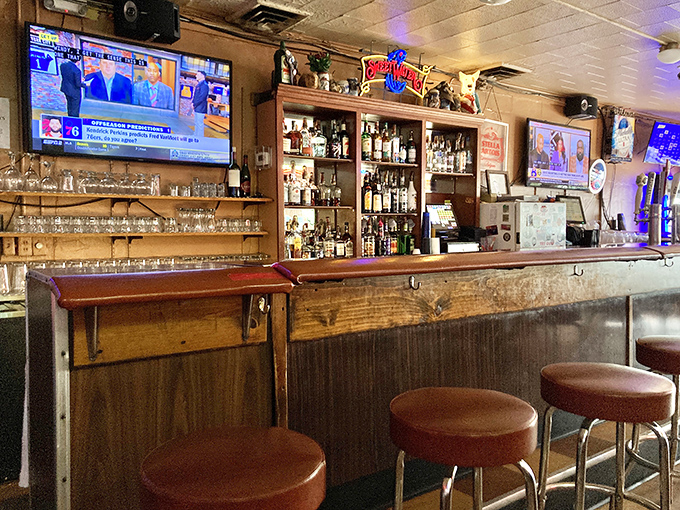 The well-stocked bar isn't trying to impress with obscure spirits&mdash;it's ready to pour exactly what you want in exactly the way you want it.