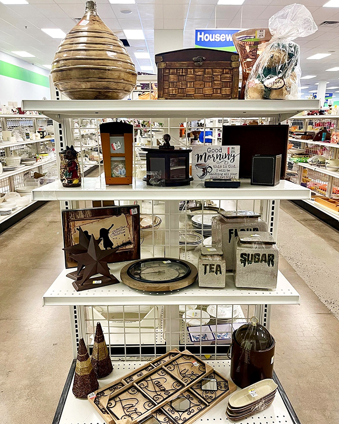 Home d&eacute;cor that spans decades and design philosophies. That "Good Morning" sign might be exactly what your kitchen wall has been missing.