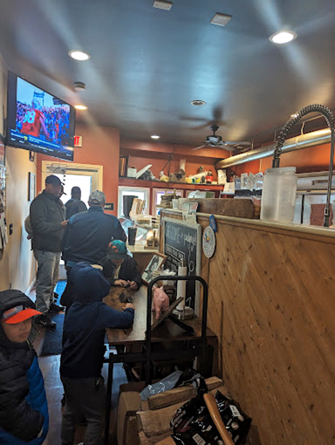 The interior of Pudgey's proves that great barbecue doesn't need fancy surroundings&mdash;just hungry people and a TV to ignore while eating.