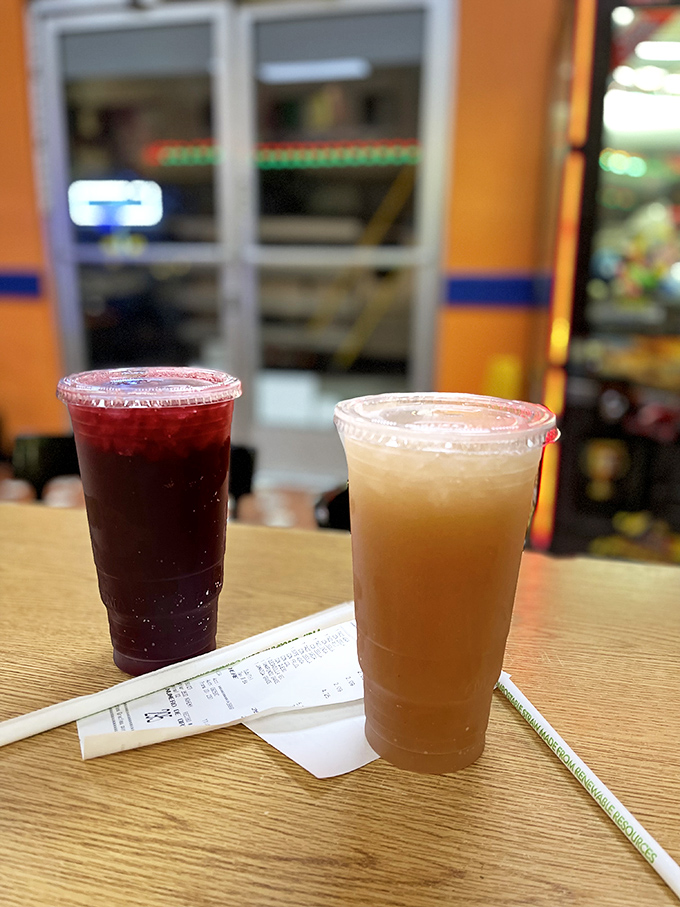 The perfect companions: jamaica (hibiscus) and horchata in no-nonsense cups. These aren't fancy cocktails—they're the authentic palate cleansers this food deserves.