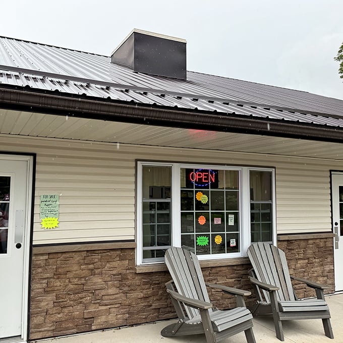 Those Adirondack chairs aren't just seating—they're front-row tickets to the post-purchase euphoria of your first bite. No crumb left behind.