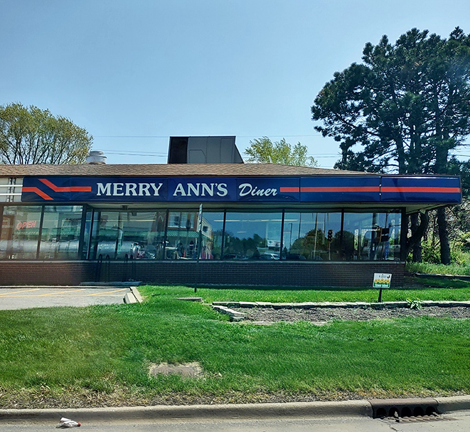 Merry Ann's stands proud in daylight, like a time capsule of American dining that refuses to surrender to food trends or kale smoothies.