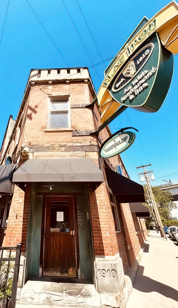 That classic green and gold signage has been guiding hungry souls to happiness since 1910.