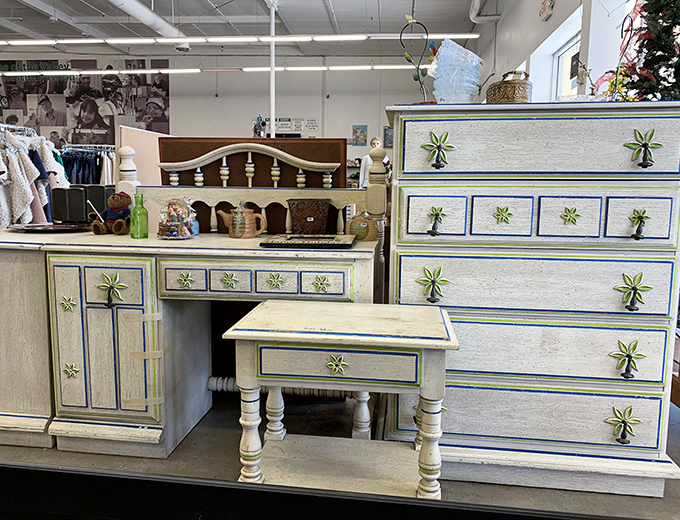 Bedroom furniture with personality – because nothing says "interesting homeowner" like drawers adorned with decorative starbursts.