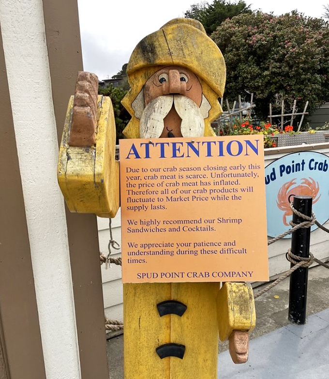 Even a seafood shortage can't dampen spirits here. The wooden sailor stands guard, delivering news with the stoicism of a true mariner.