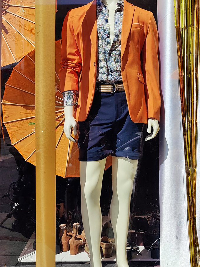 Summer in California personified: a tangerine blazer that brings sunshine indoors, regardless of what the actual weather decides.