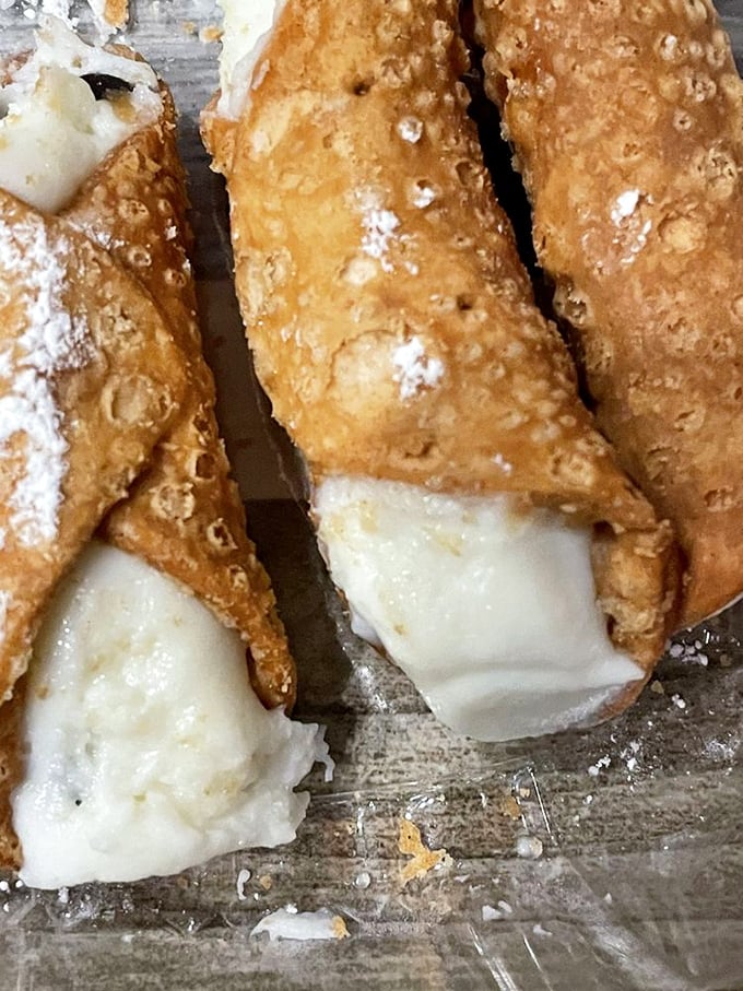These mini cannoli bring a sweet Italian finale &ndash; crispy shells filled with creamy ricotta that'll make you forget calories exist.