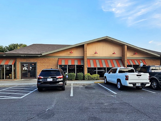 Morning, noon, or night, these parking spaces fill with hungry patrons who know that chain restaurants can't compete with hometown flavor.