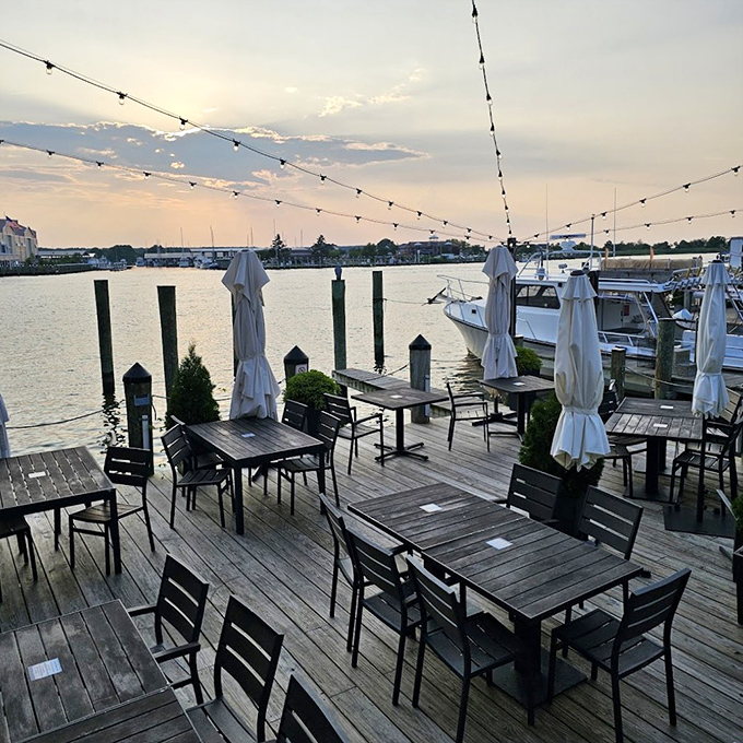 Sunset dining that feeds your soul and your stomach. The waterfront deck offers views almost as delicious as what's on your plate.