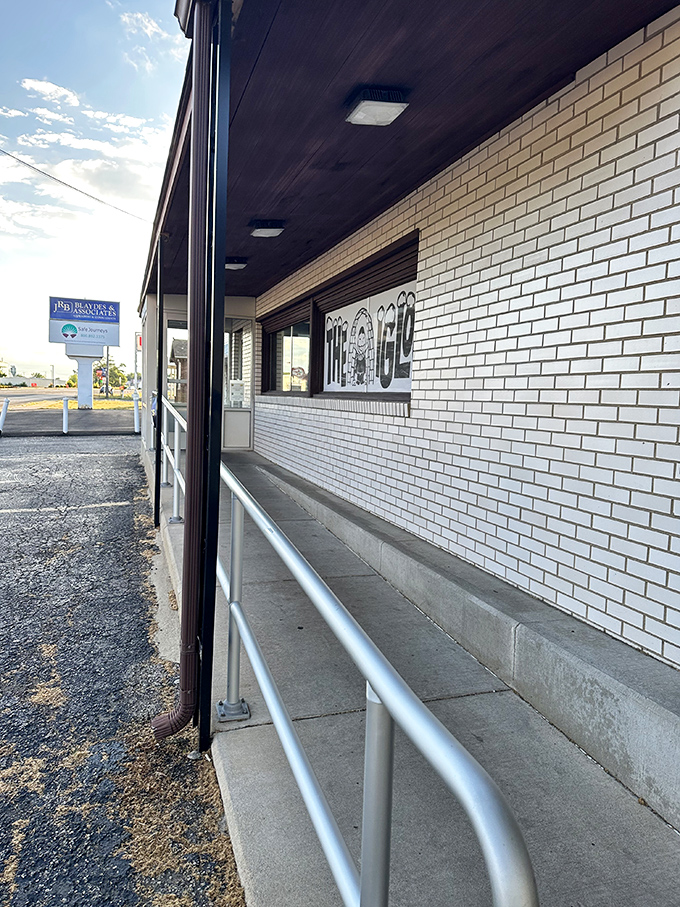 The humble entrance ramp&mdash;where hungry visitors transform into satisfied customers with each passing minute.