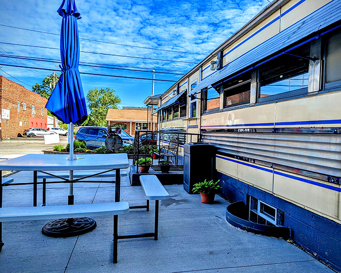 When Erie weather cooperates, outdoor seating adds another dimension to the Park Dinor experience. Fresh air makes those burgers taste even better.