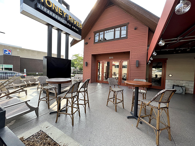 Al fresco dining that lets you soak up Nashville's energy while savoring exceptional cuisine.