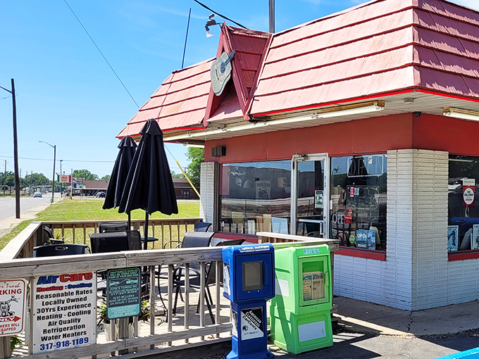 Even in winter, the outdoor seating beckons—because sometimes you need fresh air with your comfort food and a side view of everyday Indiana life.