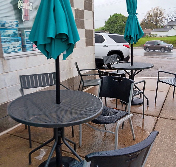 Even rainy days can't dampen the diner experience when there's outdoor seating. Those teal umbrellas match the iconic fin&mdash;no design detail overlooked.