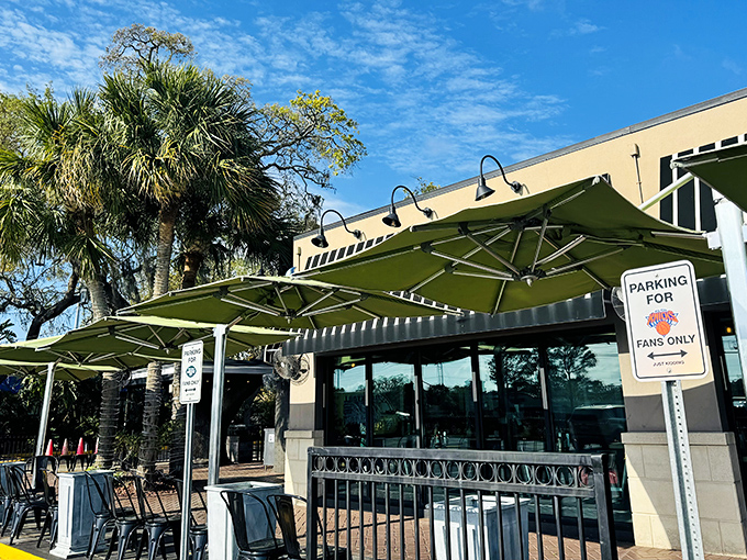 Outdoor dining under Florida's famous blue skies. That "Parking for Knicks Fans Only" sign? A delightful touch of New York sass.