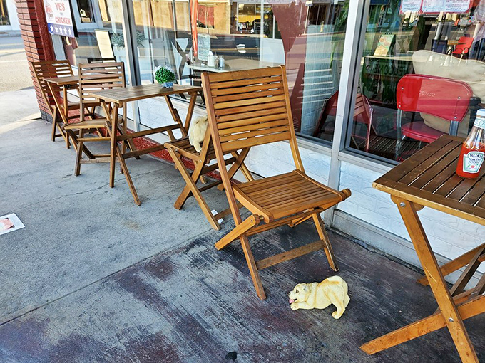 Even the outdoor seating has that no-nonsense charm. No fancy umbrellas or string lights&mdash;just a place to commune with exceptional chicken.