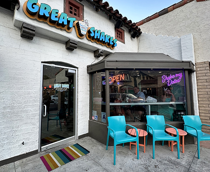 Those outdoor seats offer front-row tickets to Palm Springs' greatest show: people-watching with a shake in hand.