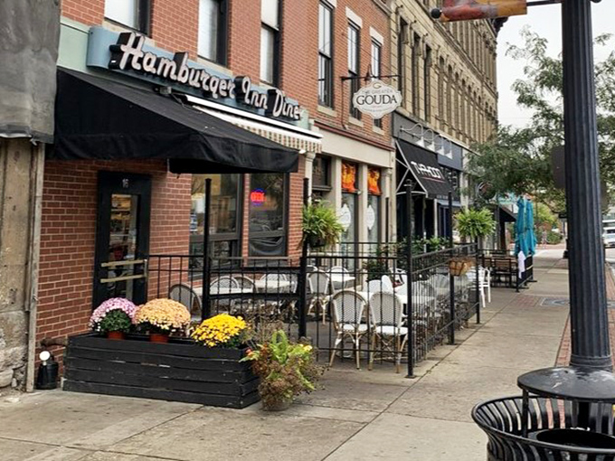 Sidewalk seating that lets you enjoy your meal while watching downtown Delaware go by—dinner and a show, small-town style.