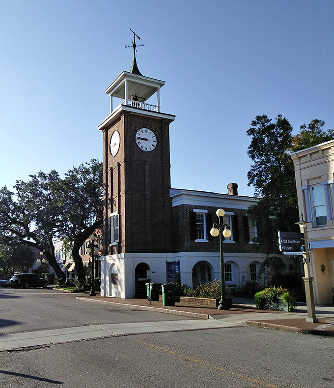 Georgetown's historic clock tower stands sentinel near Thomas Caf&eacute;. After breakfast here, you'll have plenty of energy to explore this charming town.