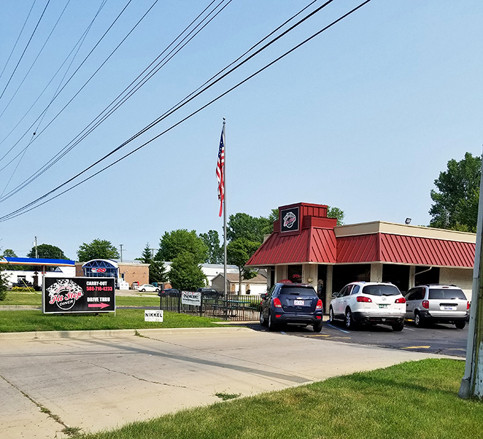 An American flag flies proudly outside this temple of comfort food. The red roof signals to hungry travelers that salvation is just a parking spot away.