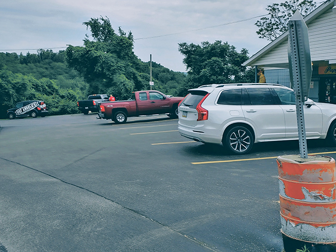 The parking lot fills up early&mdash;locals know that the early bird gets the chicken at Pappy's, no matter what time of day. 
