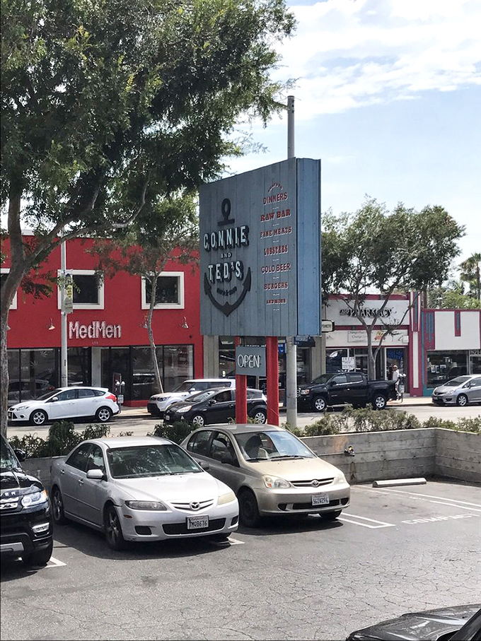 Even the parking lot feels nautical, as if your car might return with tales of adventure and a slight aroma of garlic butter.