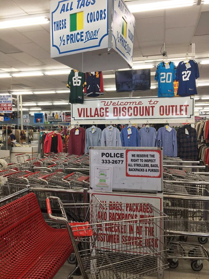 Half-price color tags: the thrill of the hunt intensifies when you spot your lucky color on today's discount board.