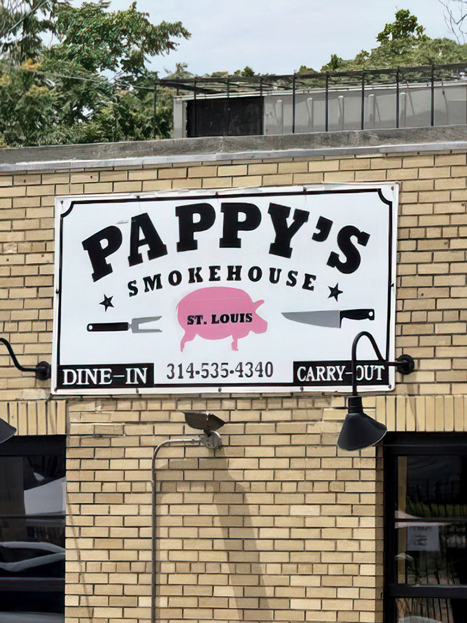 Even in the rain, Pappy's beckons BBQ pilgrims. That sign might as well say "Abandon diet, all ye who enter here."